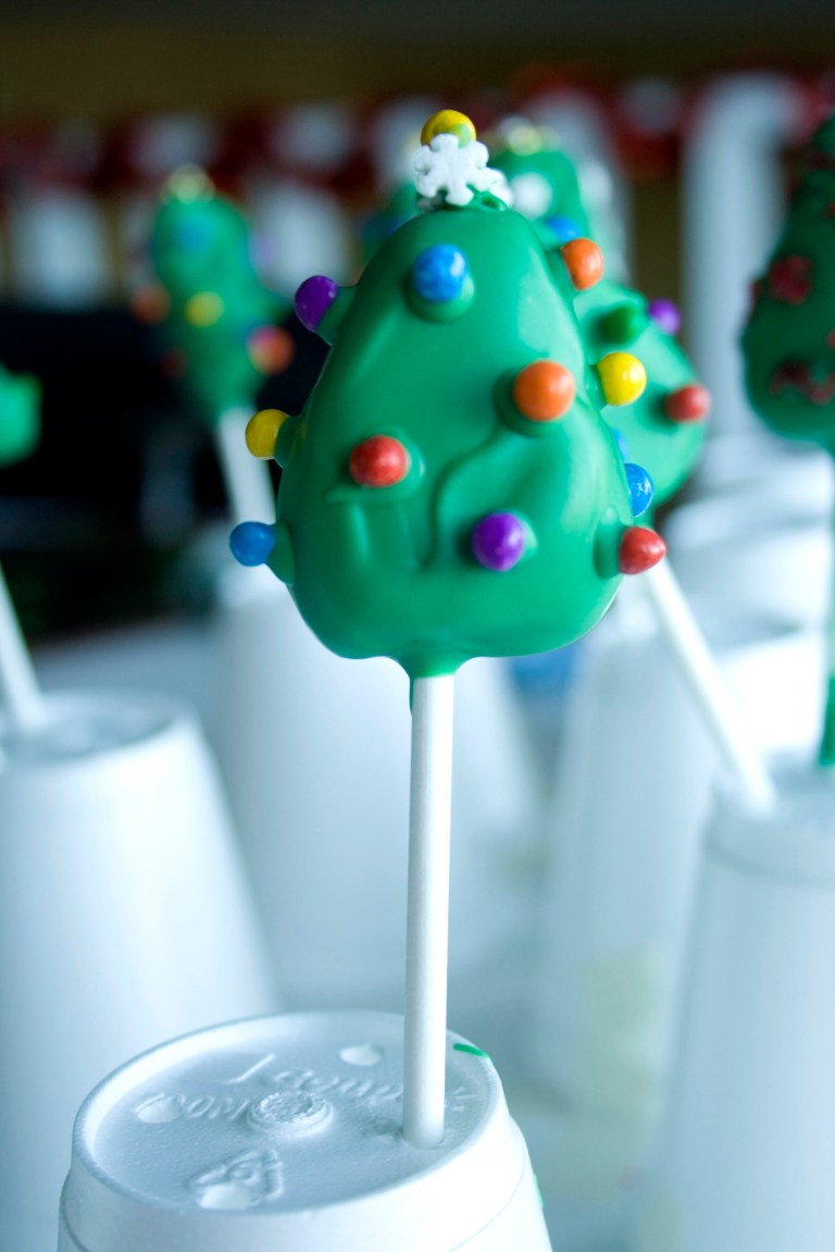 Christmas Cake Pops: my first encounter with Bakerella’s one bite ...