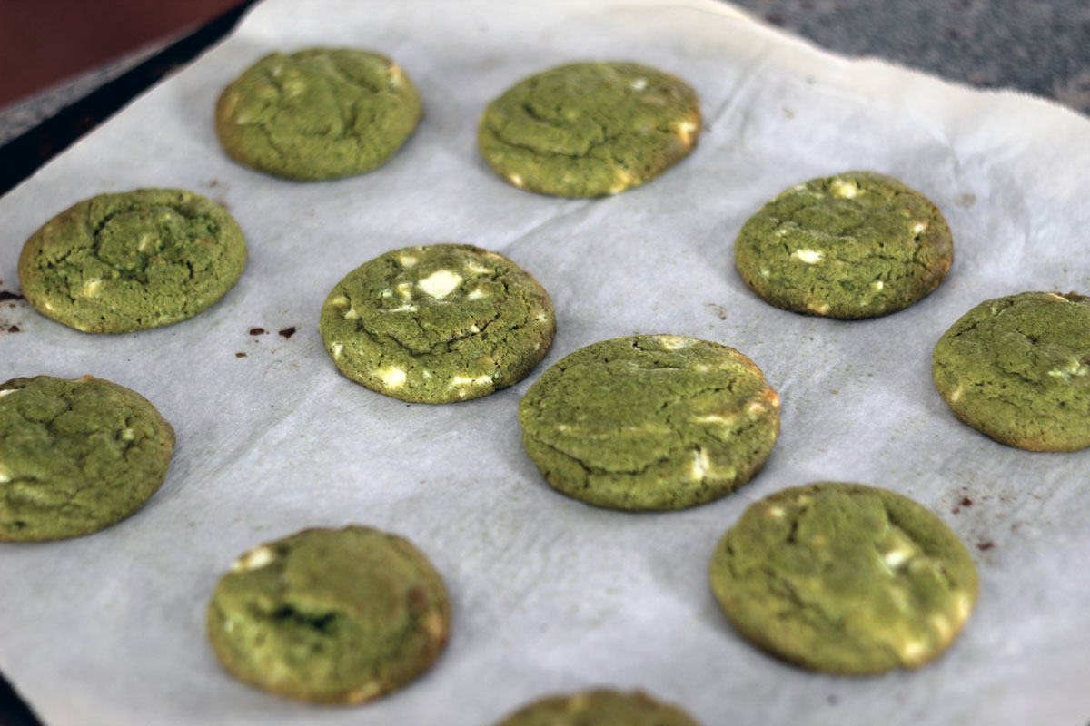 Green tea white chocolate chunk cookies (experiments with matcha powder ...